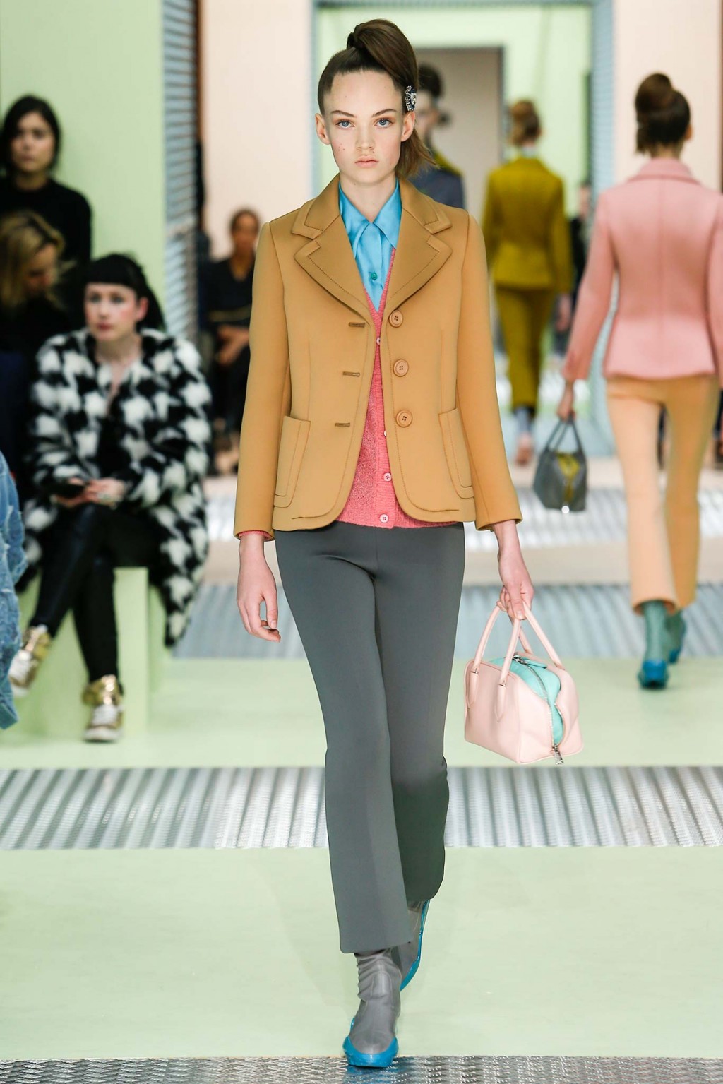 Prada - Bộ sưu tập Thu Đông năm 2015/2016 - ELLE Việt Nam