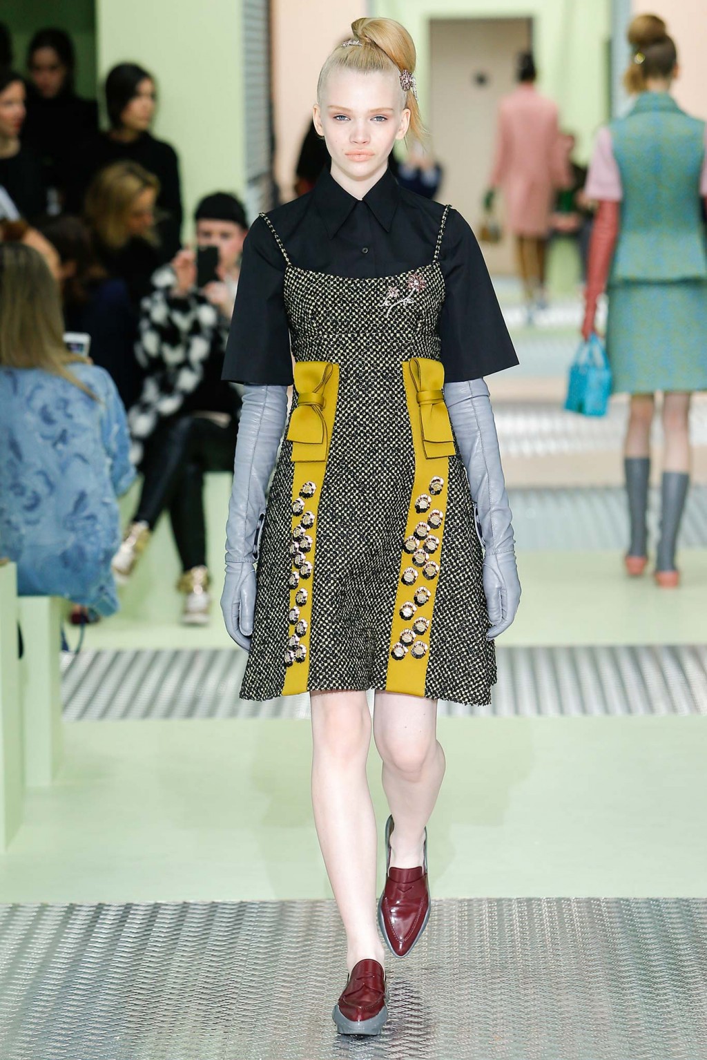 Prada - Bộ sưu tập Thu Đông năm 2015/2016 - ELLE Việt Nam