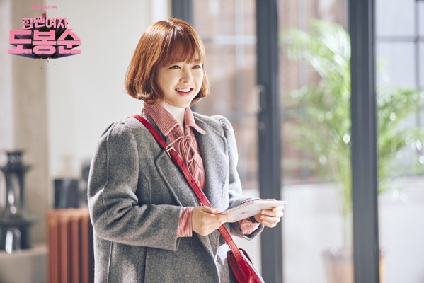 Thời trang trong phim: Cô nàng mạnh mẽ Do Bong Soon - ELLE VN