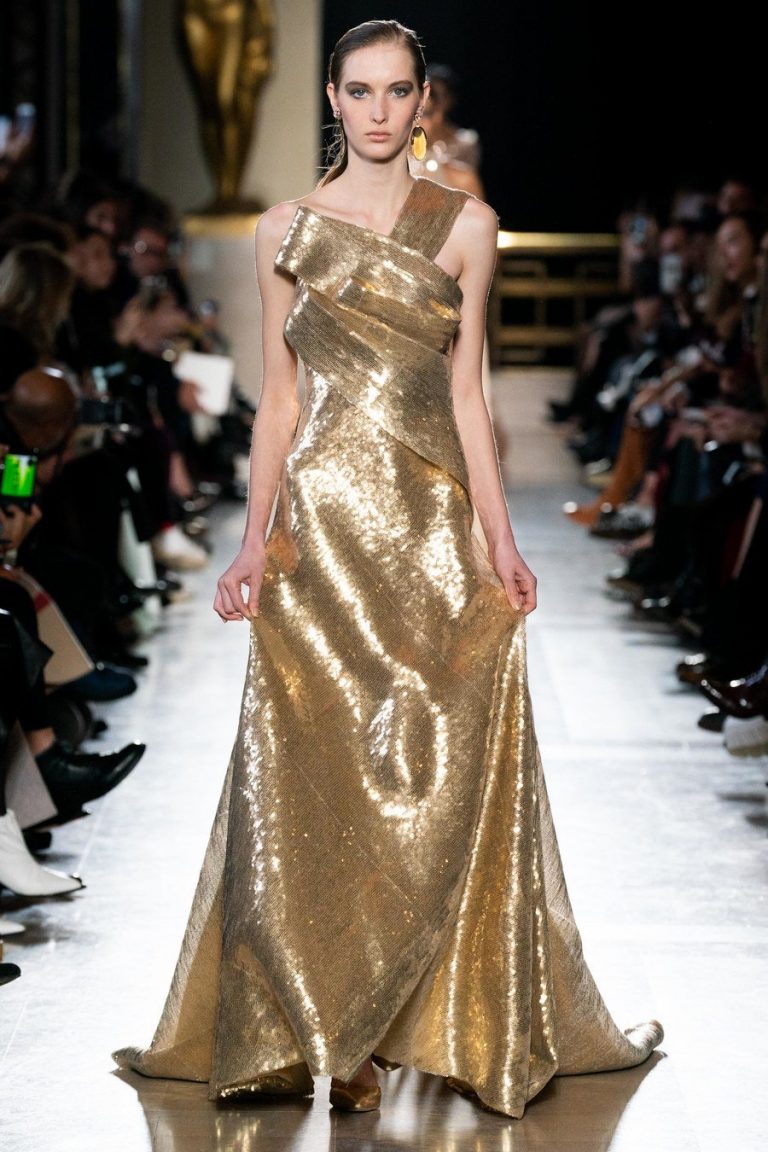 Đâu là sự khác biệt giữa bộ sưu tập Haute Couture và Ready-to-wear? | ELLE