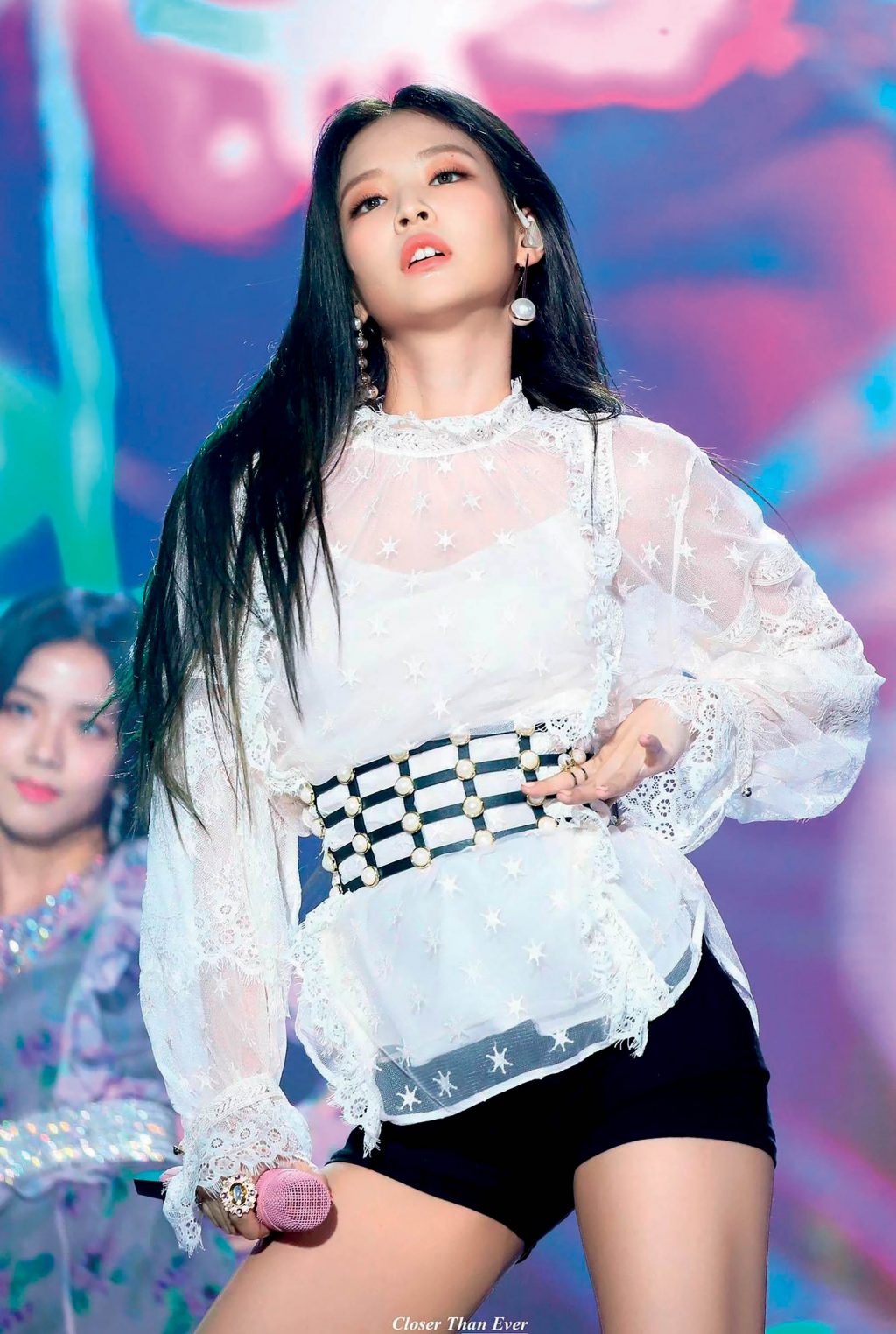 Jennie - Đóa hướng dương cá tính | ELLE Việt Nam