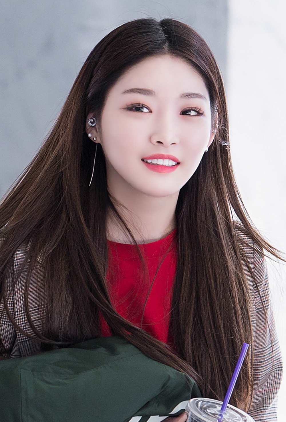 Nhìn lại hành trình sắc đẹp của Chung Ha - "cỗ máy nhảy" của K-Pop | ELLE