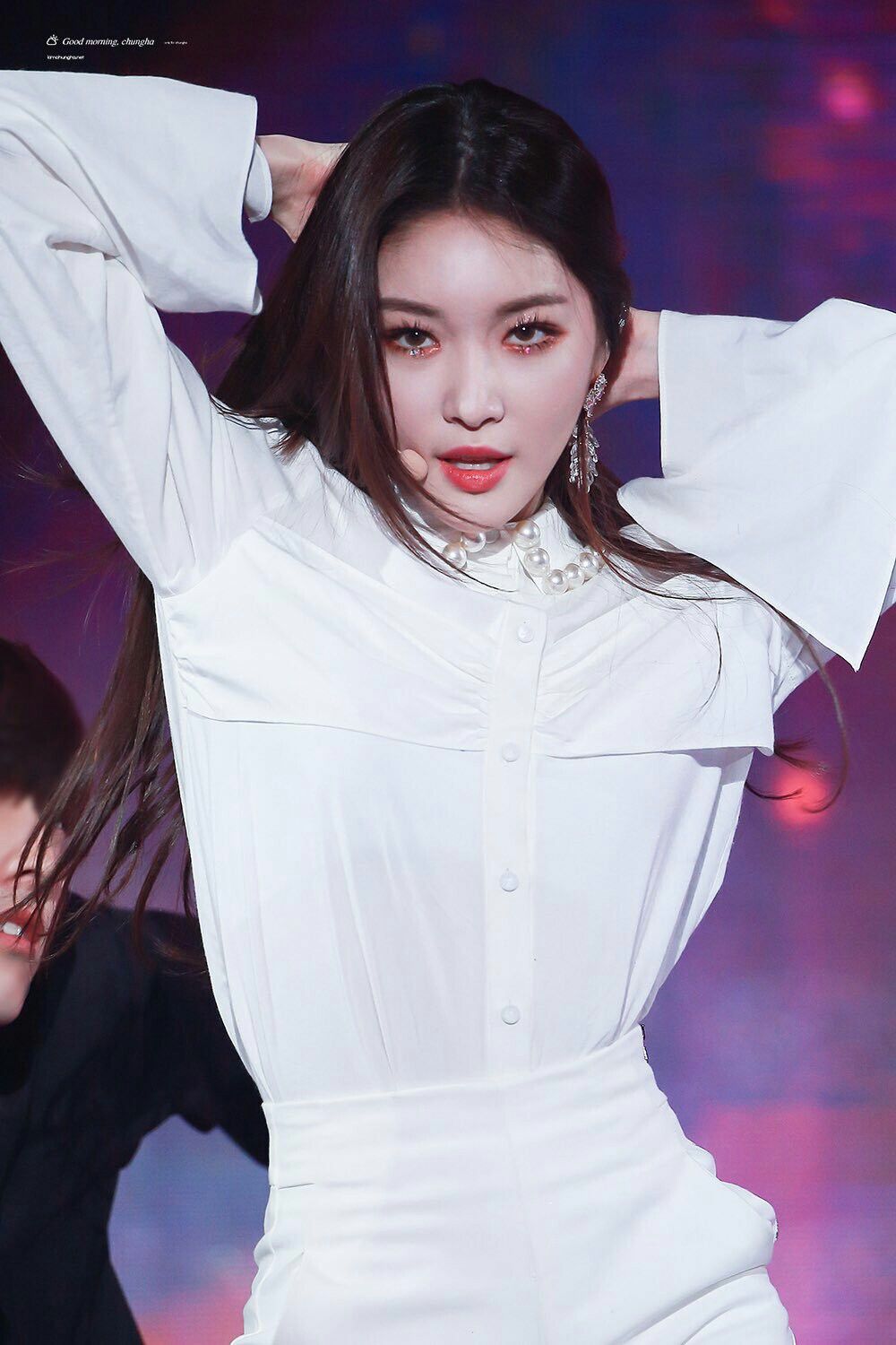 Nhìn lại hành trình sắc đẹp của Chung Ha - "cỗ máy nhảy" của K-Pop | ELLE