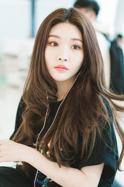 Nhìn lại hành trình sắc đẹp của Chung Ha - "cỗ máy nhảy" của K-Pop | ELLE