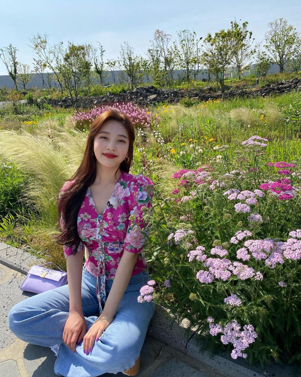 Thời trang của Joy - Viên kẹo bông ngọt ngào và tràn đầy năng lượng | ELLE