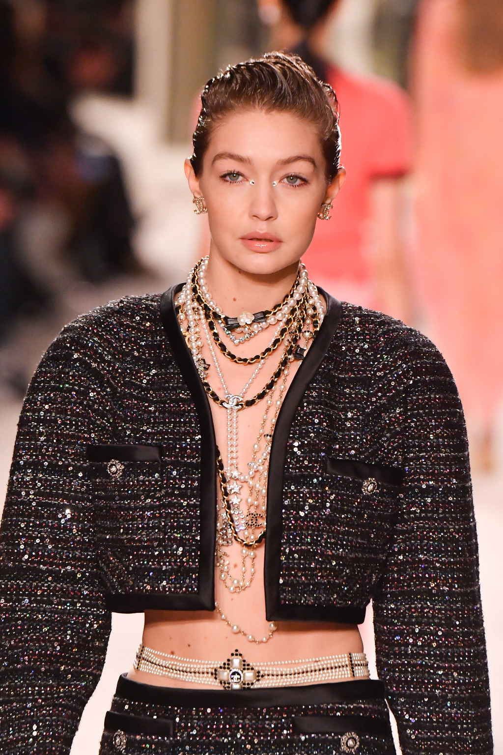 Coco Chanel và 7 thiết kế làm "xoay chuyển" thế giới thời trang | ELLE