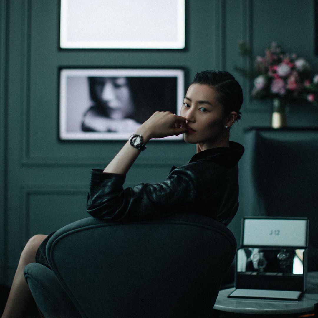 Tiếp thêm năng lượng tự tin qua những câu nói hay của Liu Wen | ELLE