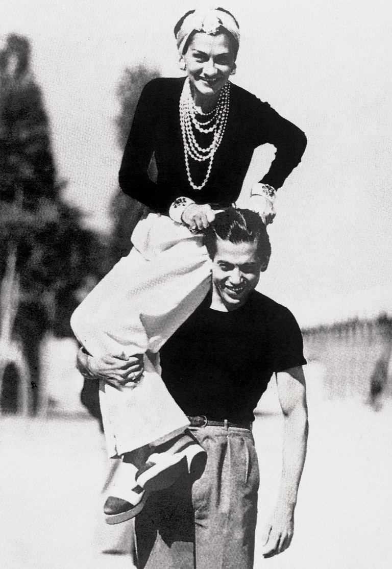 Coco Chanel và 7 thiết kế làm "xoay chuyển" thế giới thời trang | ELLE