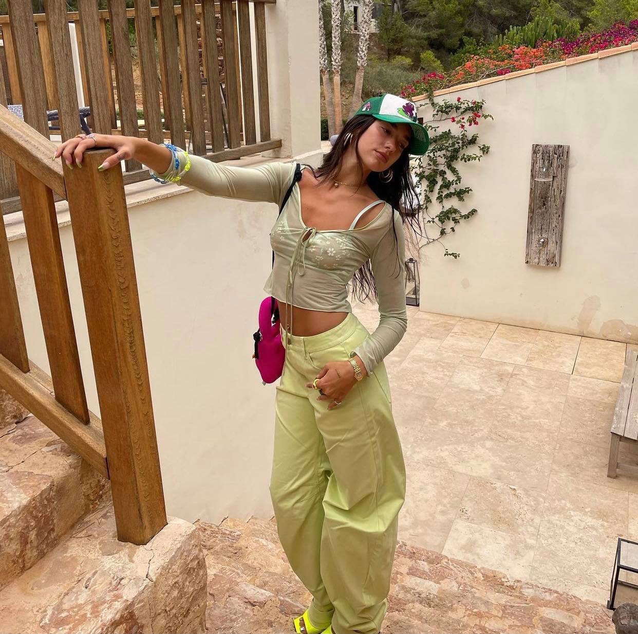 5 gạch đầu dòng giúp Dua Lipa "chinh phục" phong cách Y2K | ELLE