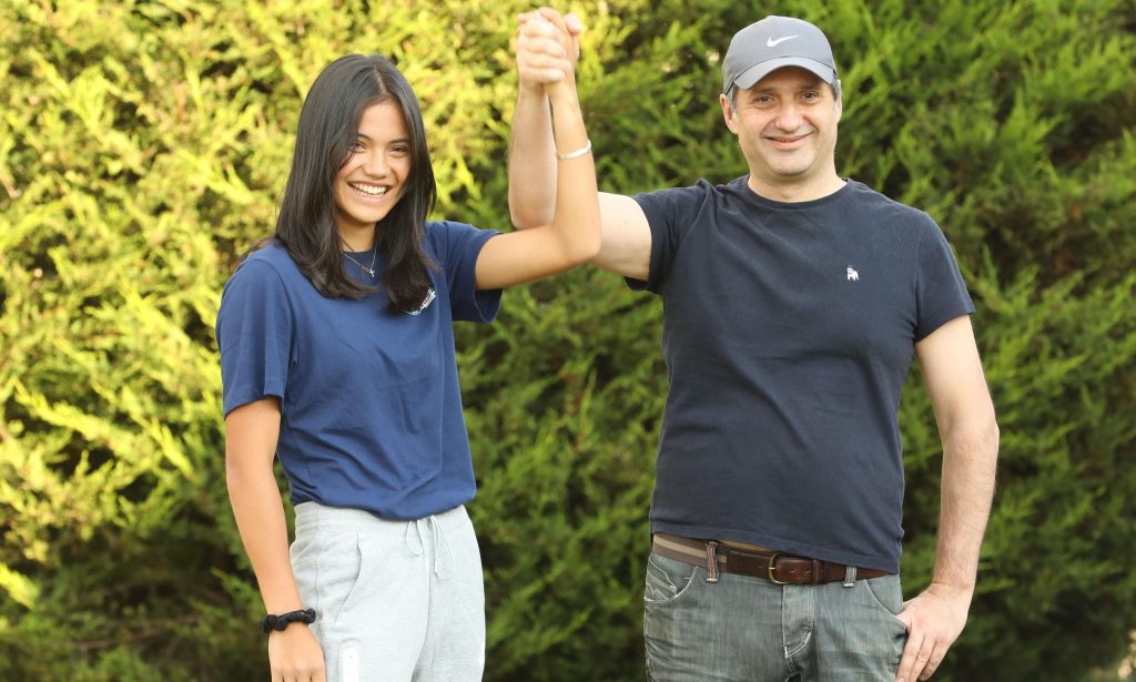 7 điều thú vị bạn chưa biết về ngôi sao quần vợt Emma Raducanu | ELLE