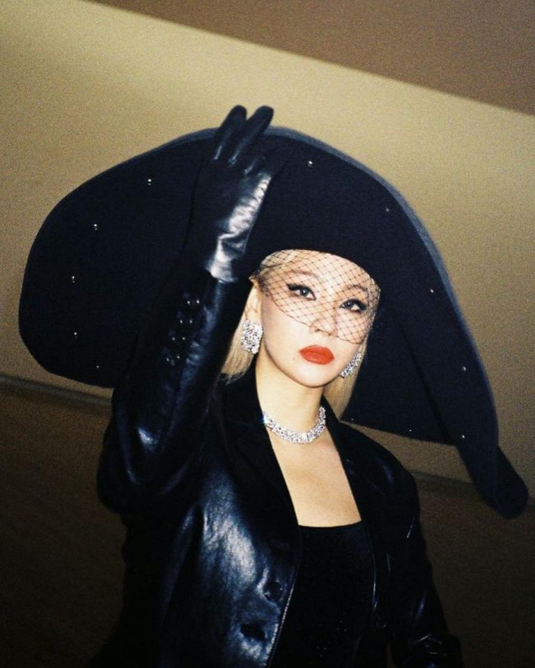 Alpha Aesthetic - Cú "knock-out" sành điệu của thời trang nữ quyền | ELLE