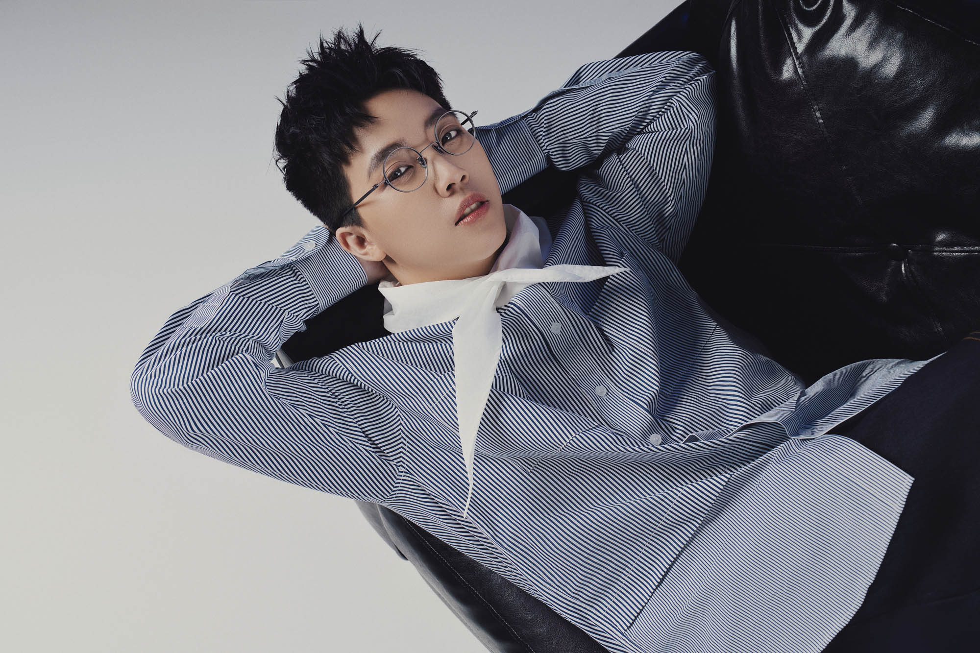 Kai Đinh: Hãy để âm nhạc ôm lấy nỗi cô đơn của bạn | ELLE