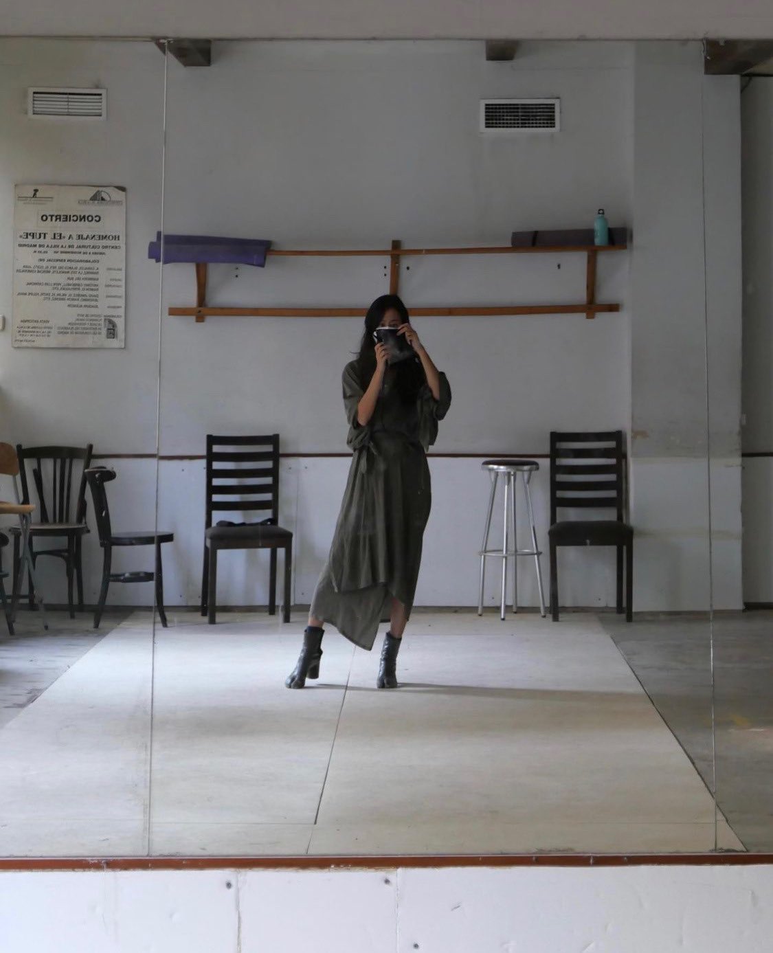 Phong cách thời trang tối giản của NTK gốc Việt Sarah-Linh Trần | ELLE