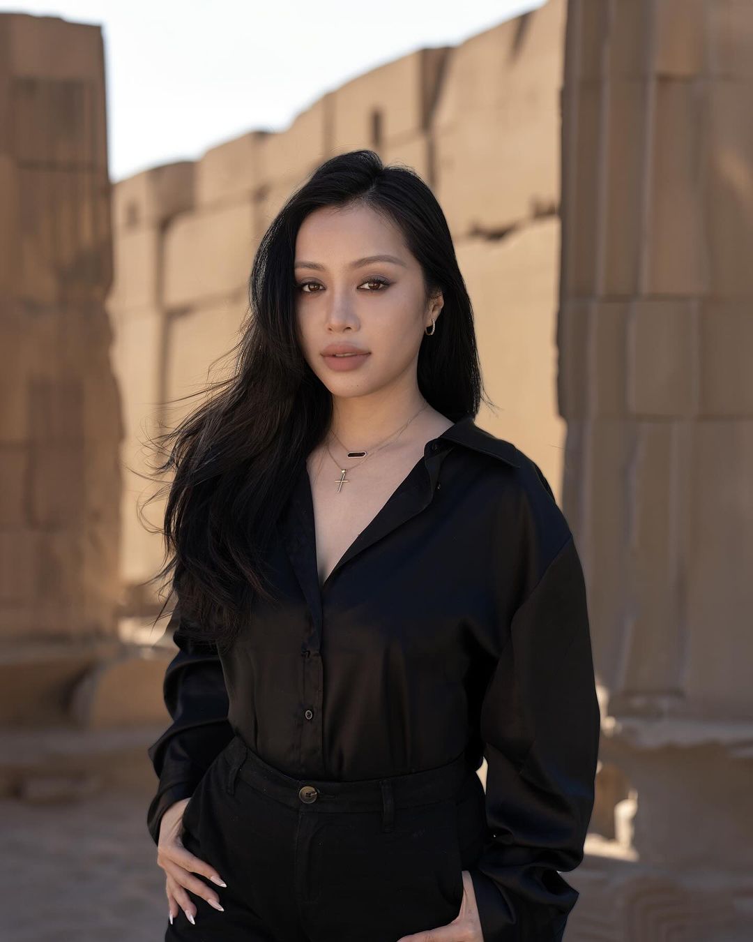 Bí quyết làm đẹp của Thạch Trang và Michelle Phan | ELLE