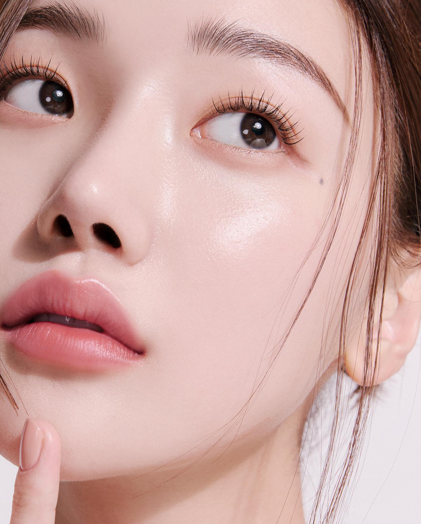 Đâu là loại lông mi giả tôn lên vẻ đẹp "cửa sổ tâm hồn"? | ELLE