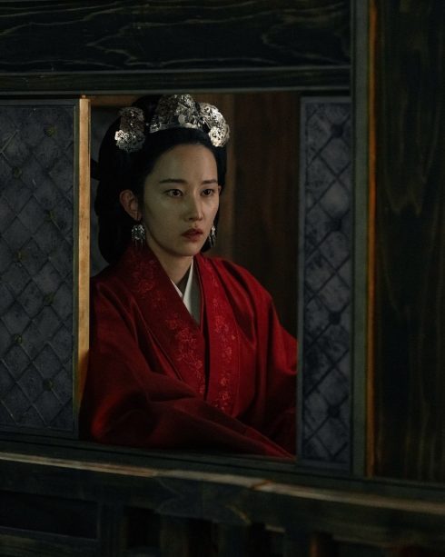 "Queen Woo": Khi quân hậu trở thành nhân vật chính trong ván cờ | ELLE