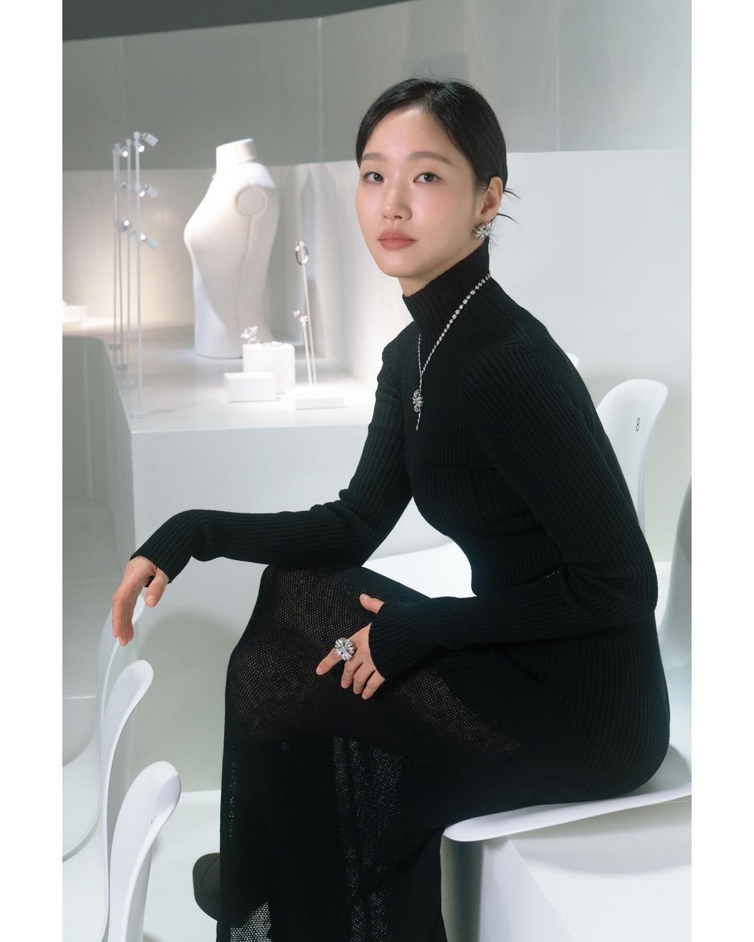 Kim Go Eun làm mới phong cách cá nhân khi thay đổi kiểu tóc | ELLE