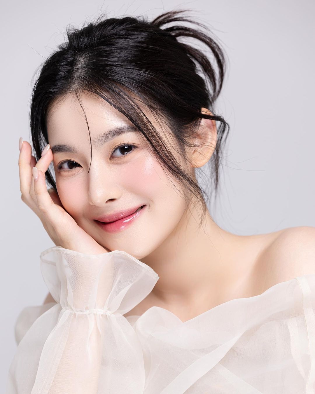 Sóng RF là gì? Tác dụng của sóng RF trong làm đẹp | ELLE