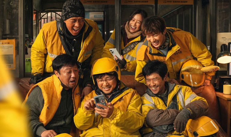 Upstream: Chân dung tầng lớp lao động thành thị | ELLE