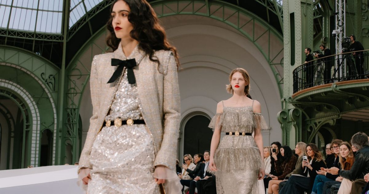 Chanel HC SS25: 110 năm ánh sáng thời trang đỉnh cao | ELLE