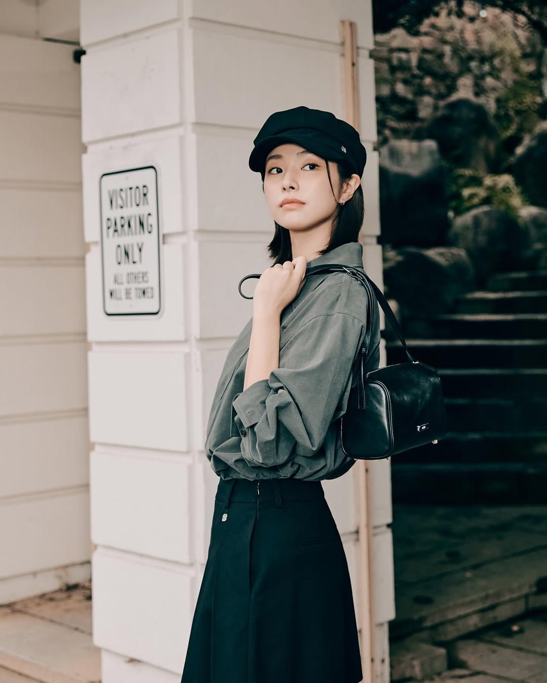 Bóc tách tủ đồ của nữ y tá Shin Ha Young trong "The Trauma Code" | ELLE