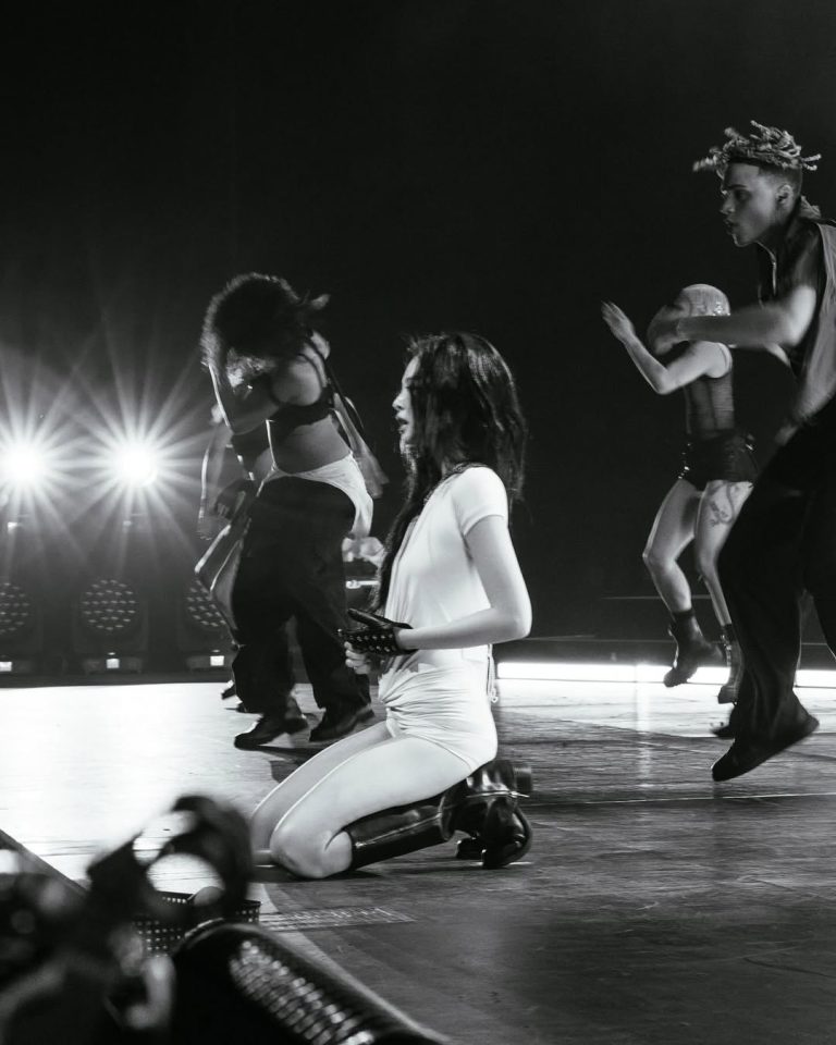 Jennie biến hoá ngoạn mục trong The Ruby Experience | ELLE