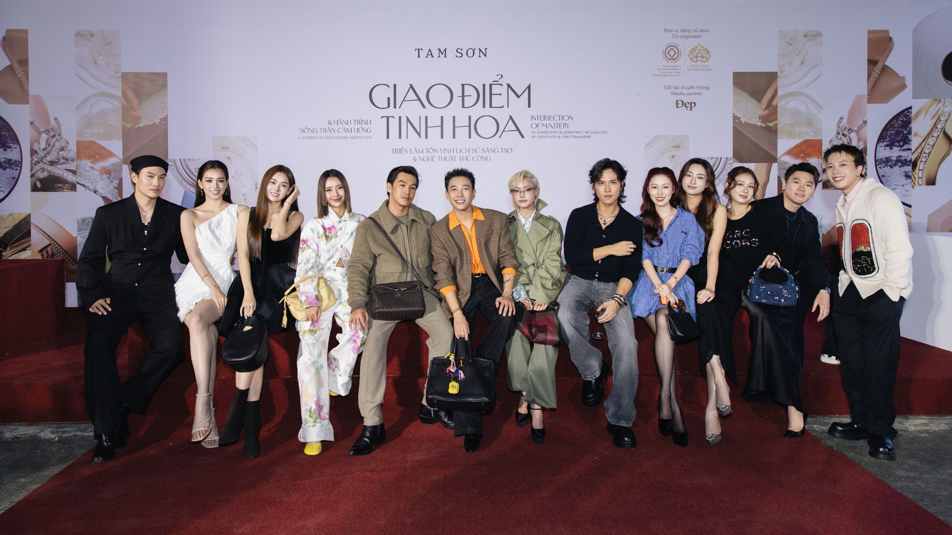Dàn sao Việt hội ngộ tại Triển lãm "Giao điểm Tinh hoa" | ELLE