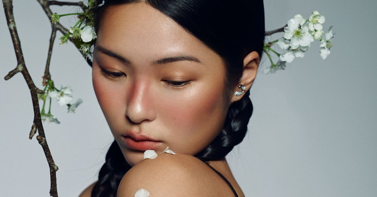 Chiết xuất hoa trong mỹ phẩm - sức mạnh làm đẹp tự nhiên | ELLE