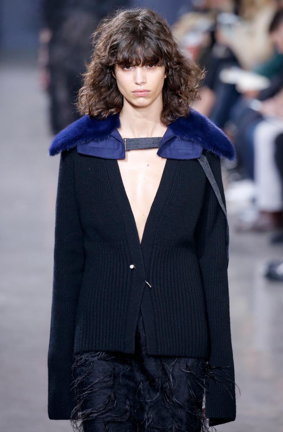 Xu hướng thời trang 2016: Bold Shoulders - ELLE.VN