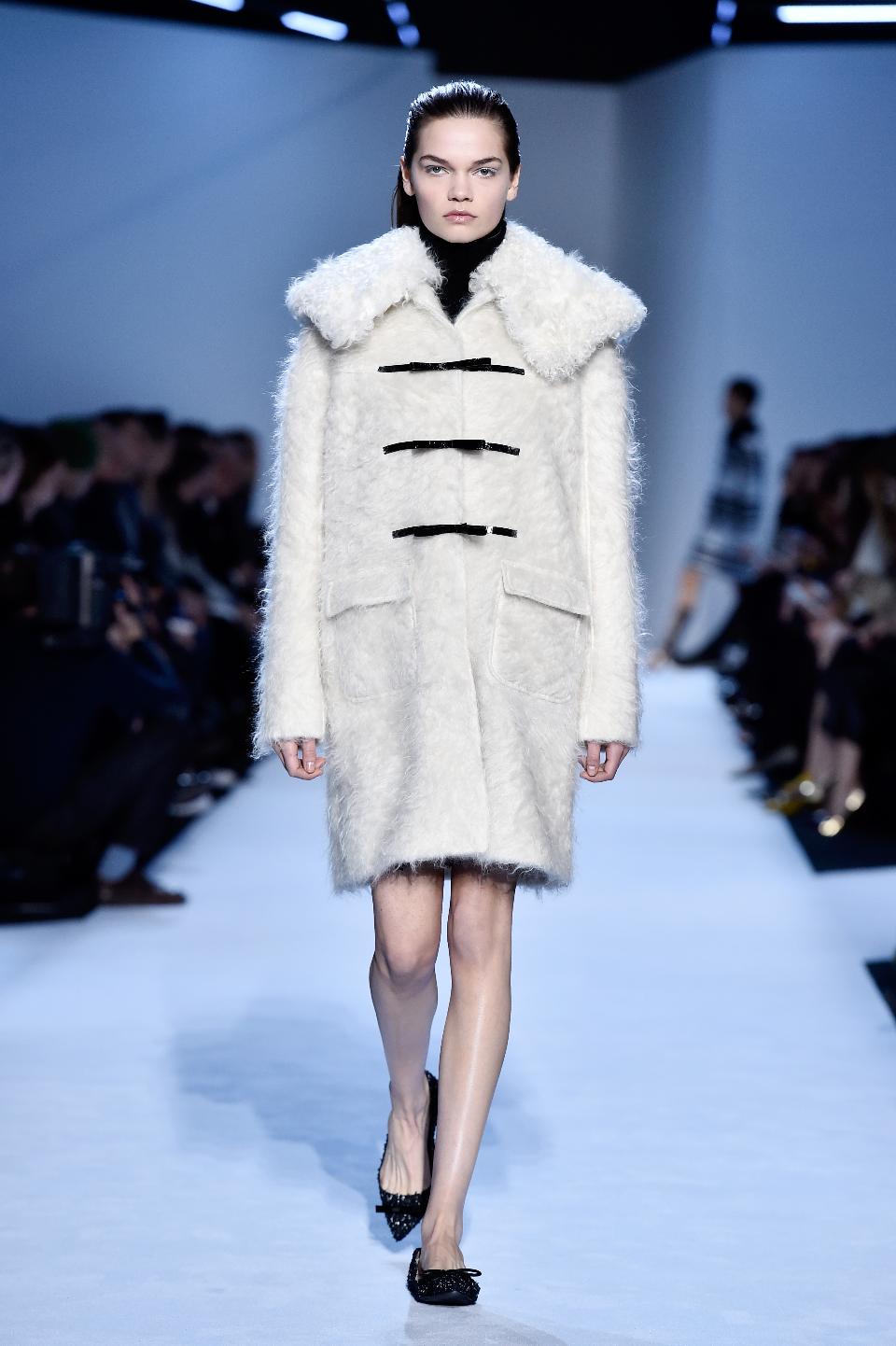 Xu hướng thời trang 2016: Bold Shoulders - ELLE.VN