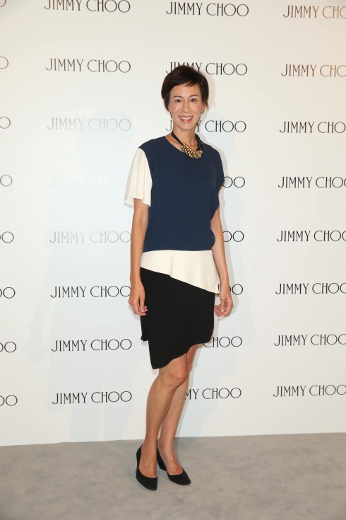 Diễn viên Thư Kỳ và đôi giày Jimmy Choo độc đáo! - ELLE.VN