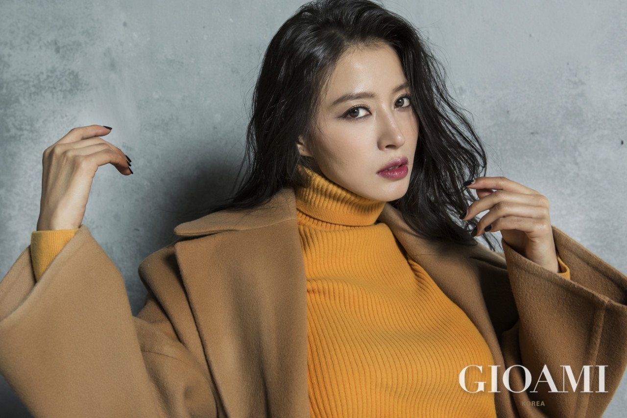 Những sao Hàn "chính gốc" luôn bị nhầm là con lai | ELLE