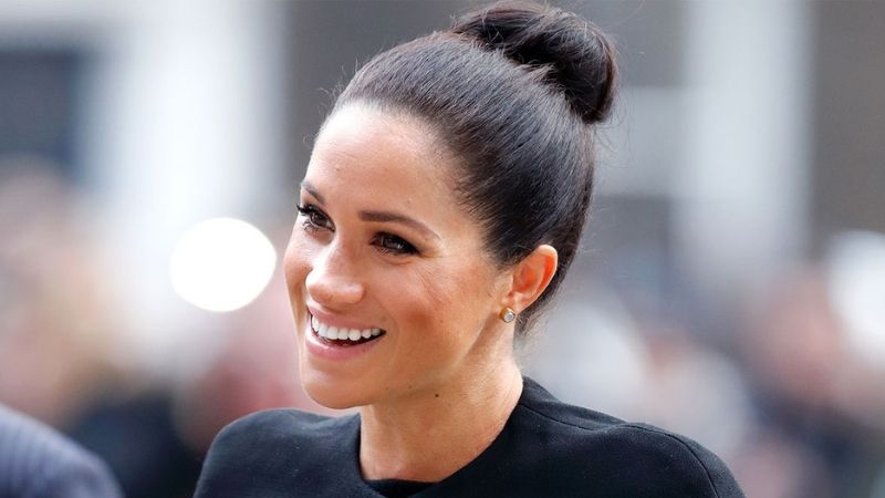 Meghan Markle lần đầu làm biên tập viên tạp chí | ELLE