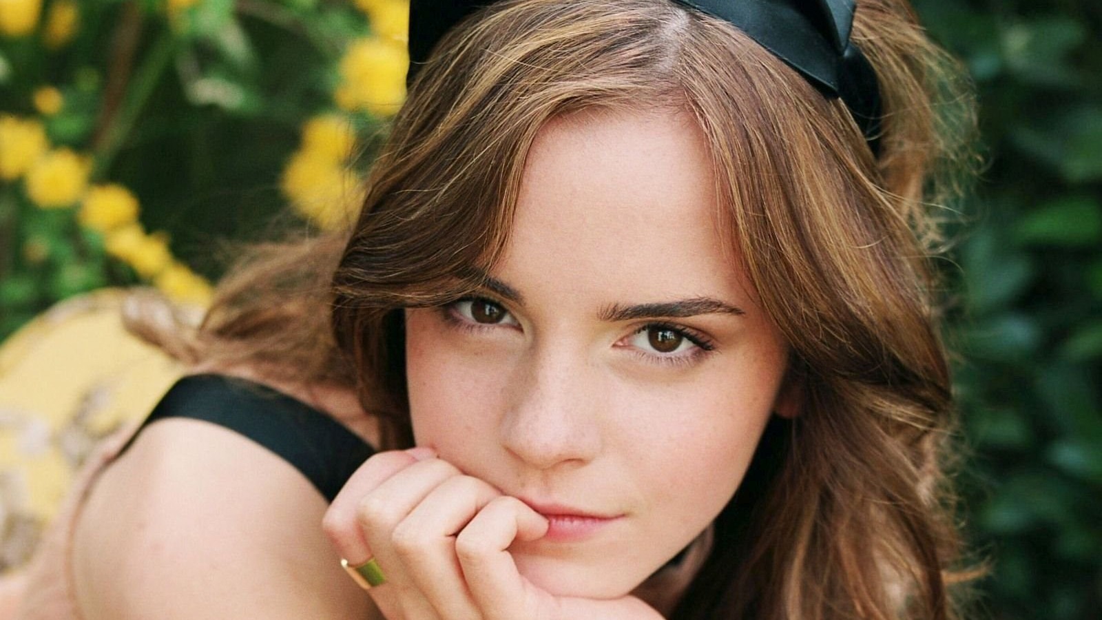 Cảm hứng làm đẹp đơn giản mà hiệu quả từ Emma Watson | ELLE
