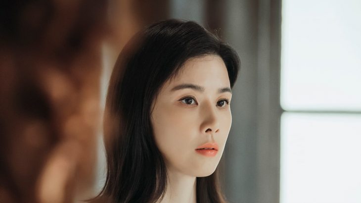 ve-dep-hoan-my-cua-Lee-Bo-Young-o-tuoi-ngoai-40 | ELLE