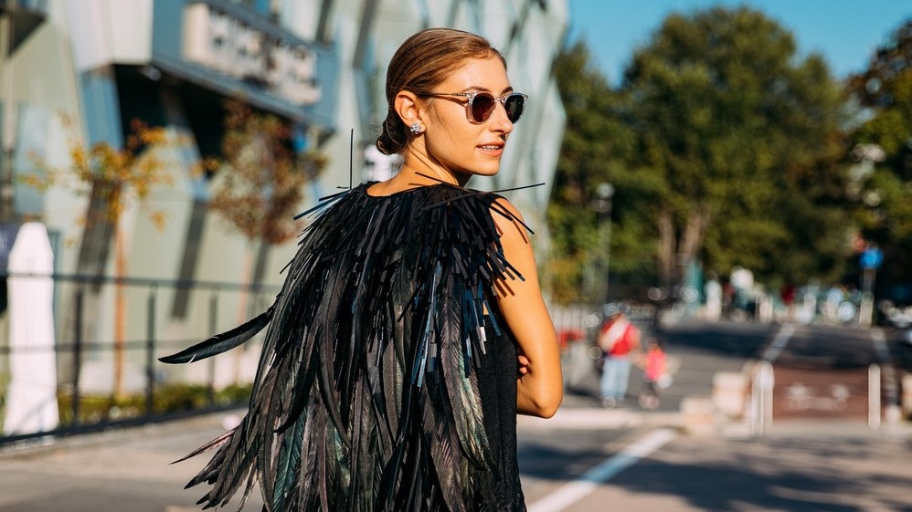 Gothic Chic là dresscode được mong chờ nhất mùa Halloween | ELLE