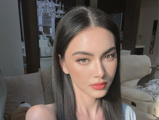 Thay đổi gương mặt nhờ Mewing | ELLE