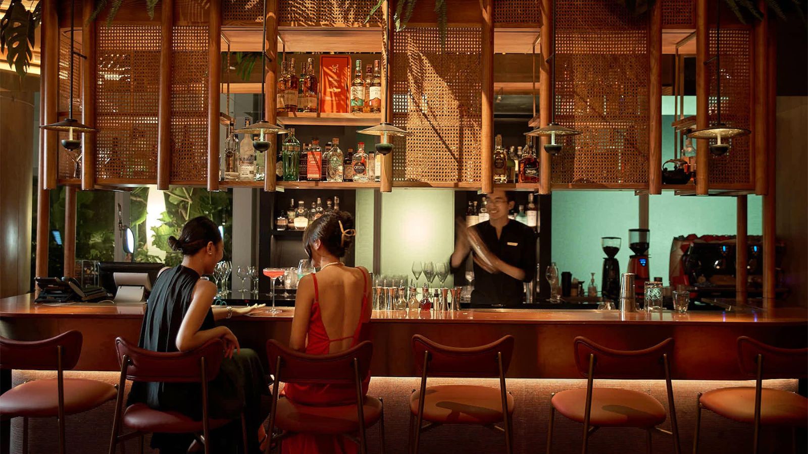 BAR SON: Quán bar với không gian nhiệt đới độc đáo | ELLE