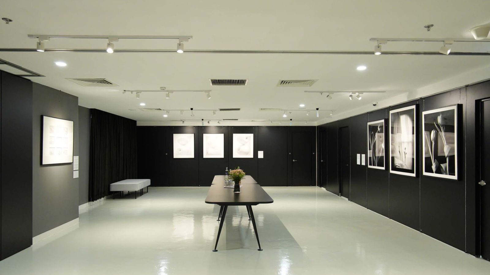 Alternate Existence/s: Triển lãm hồi tưởng của nghệ sĩ Tom Hricko | ELLE