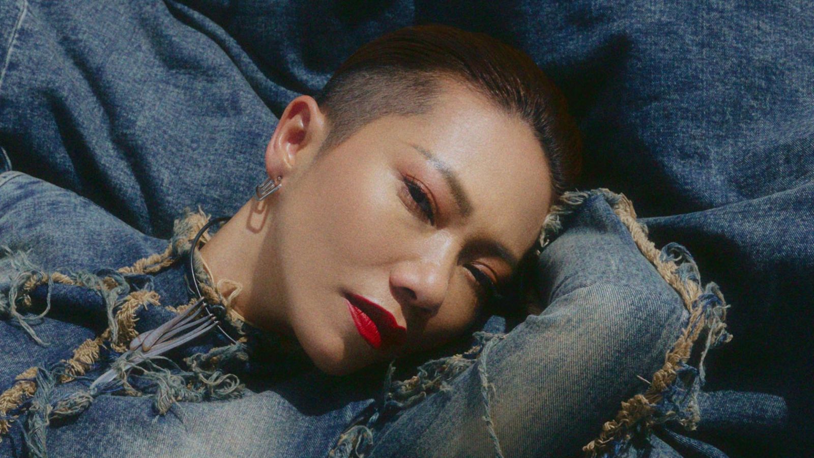 Hà Trần và nguồn năng lượng dồi dào cho thế hệ trẻ | ELLE