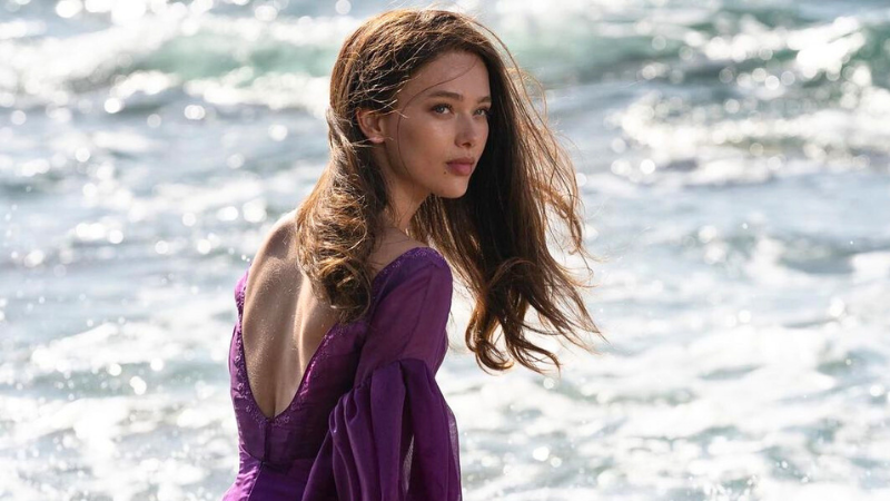 Jessica Alexander và nhan sắc cuốn hút trong “The Little Mermaid" | ELLE