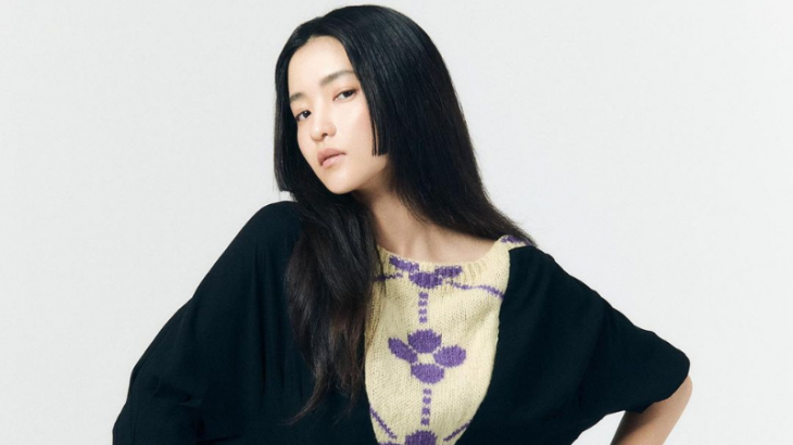 Kim Tae Ri và muôn kiểu “biến hoá” với mái tóc dày | ELLE