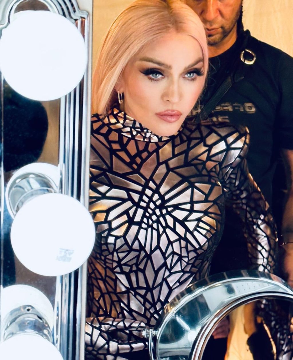 Phong cách trang điểm của "Nữ hoàng nhạc Pop" Madonna | ELLE